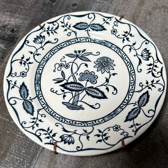Accents | Vintage Navy Blue And White Small Collector Plate With Wall ...